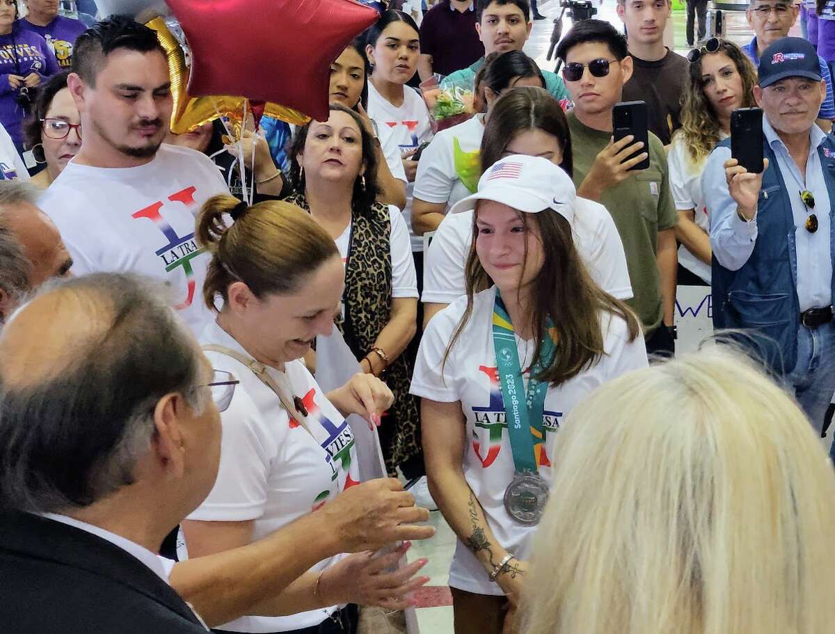 Laredo's new Olympian Lozano greeted by hundreds, honored with holiday