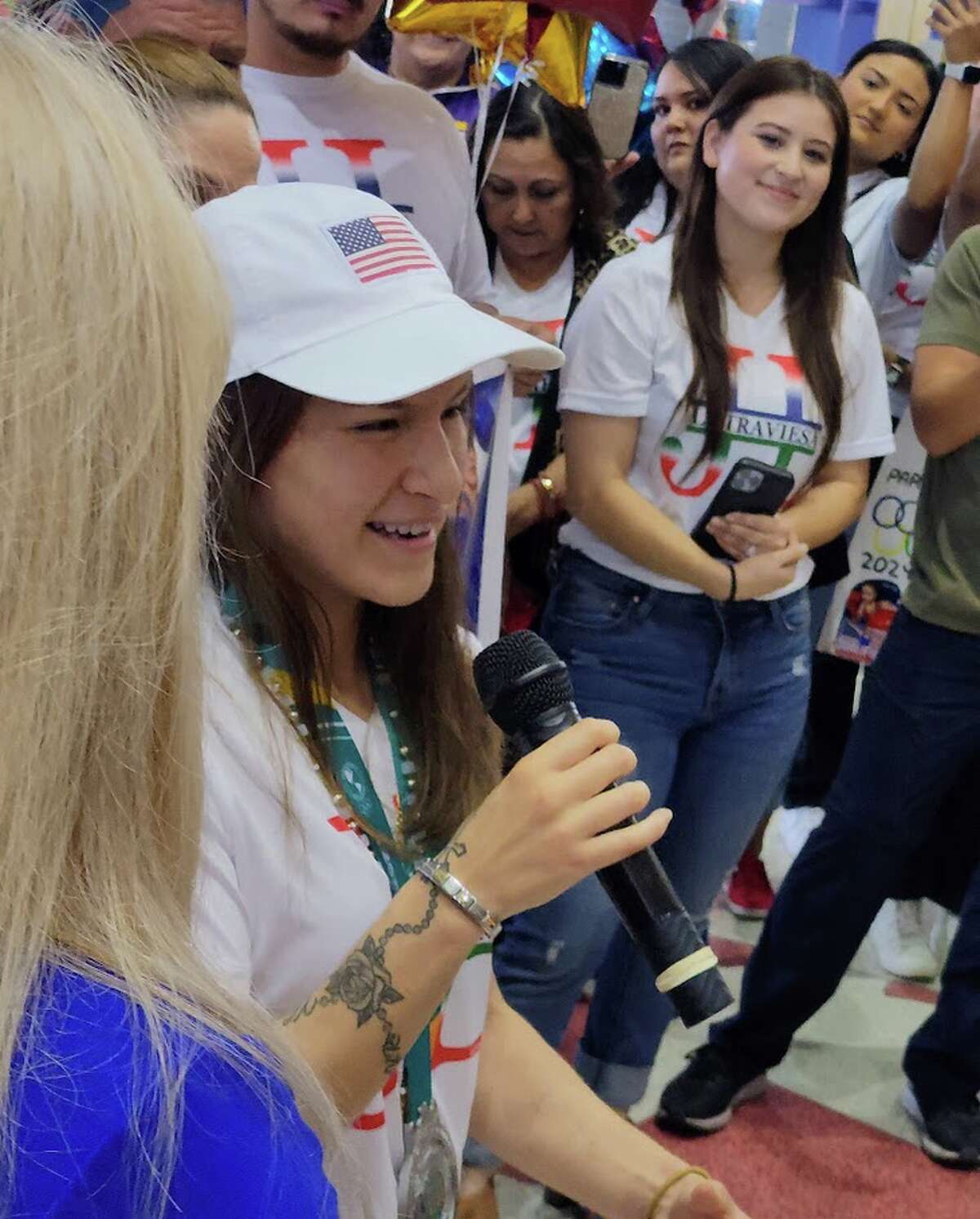 Laredo's new Olympian Lozano greeted by hundreds, honored with holiday