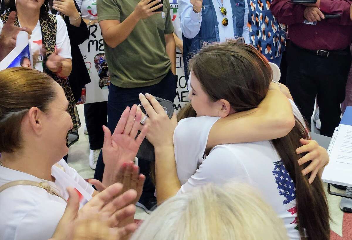 Laredo's new Olympian Lozano greeted by hundreds, honored with holiday