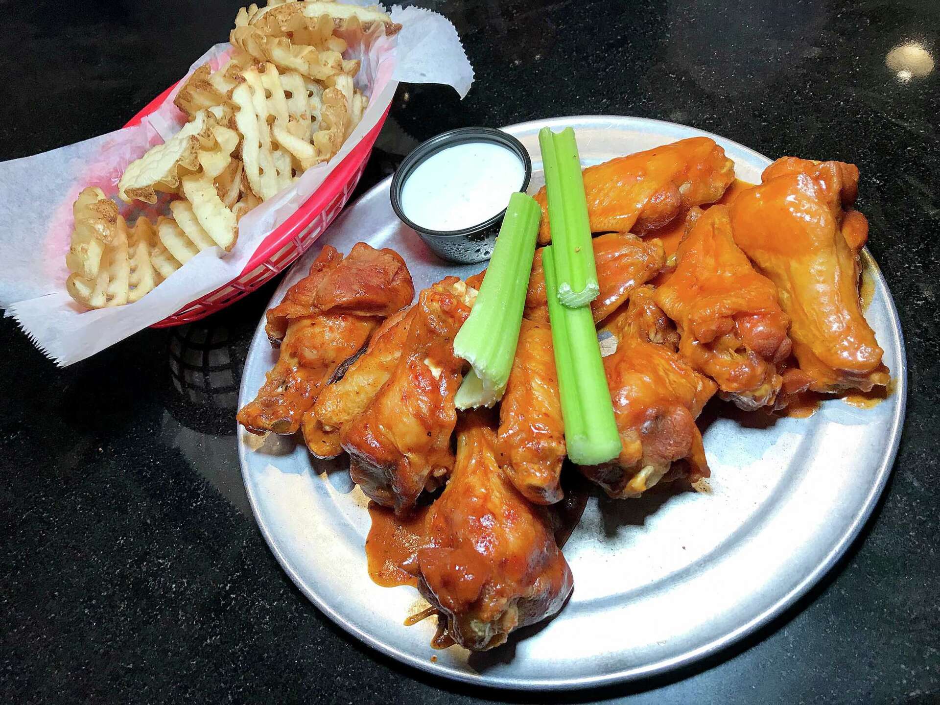 Pluckers Wing Bar to open new Shenandoah location off I-45