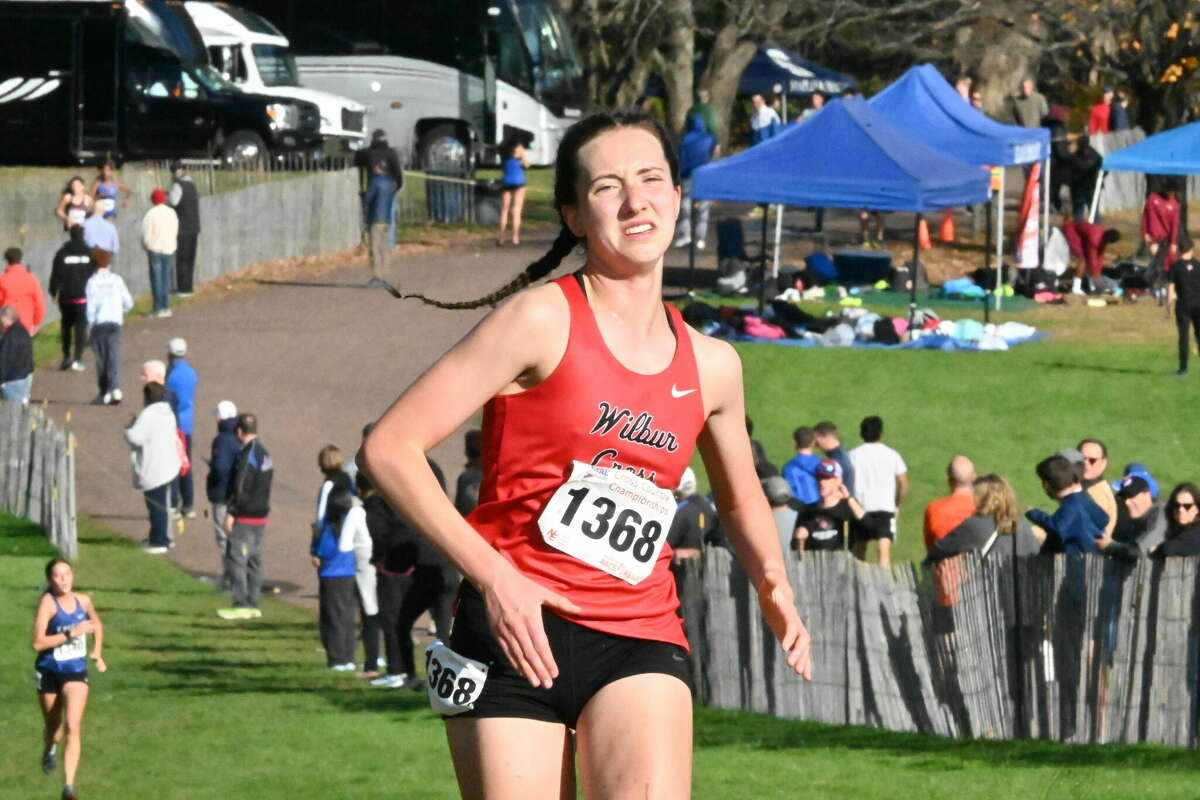 2023 CT high school girls cross country championships roundup.