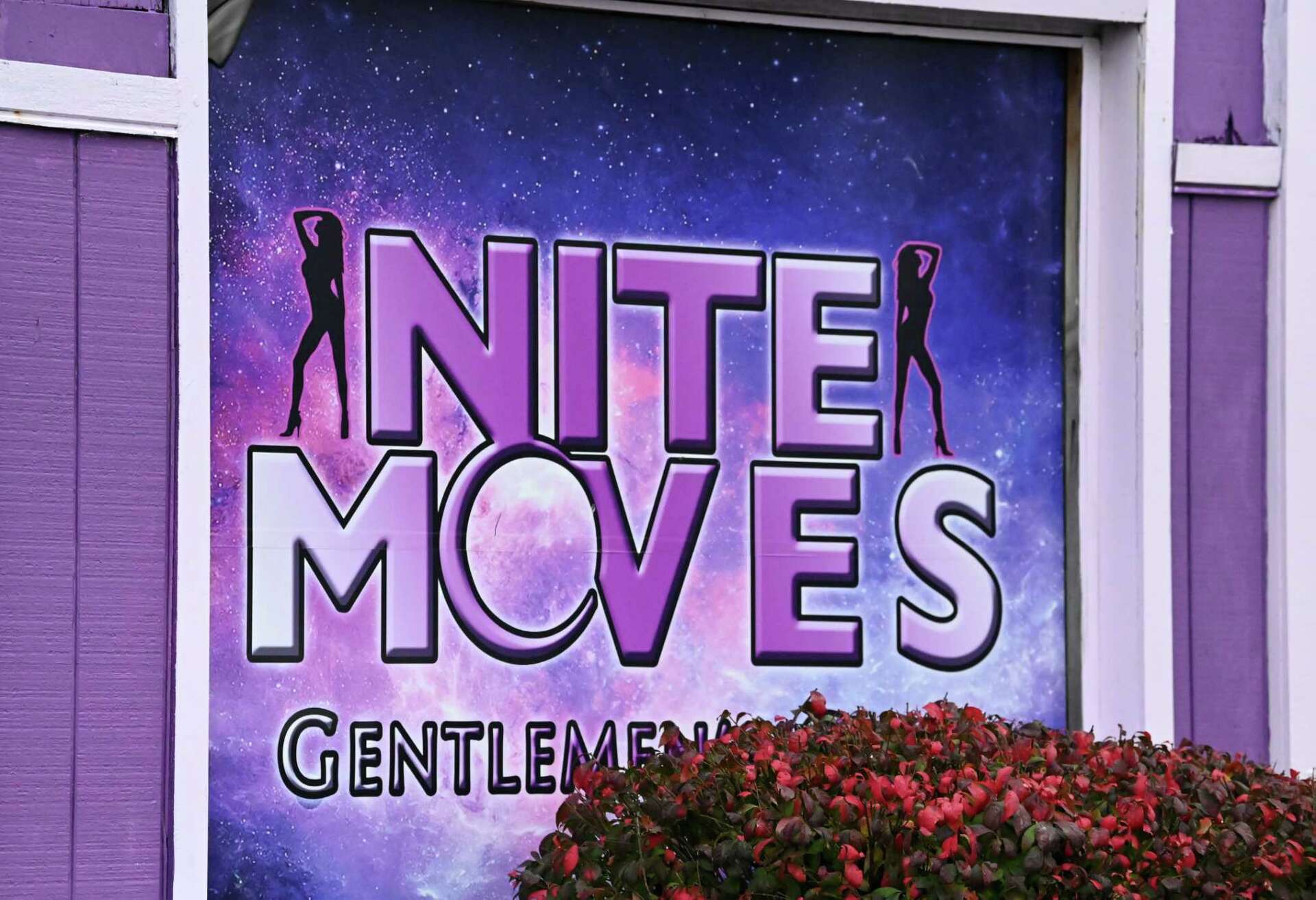 Body found outside of Colonie strip club Nite Moves