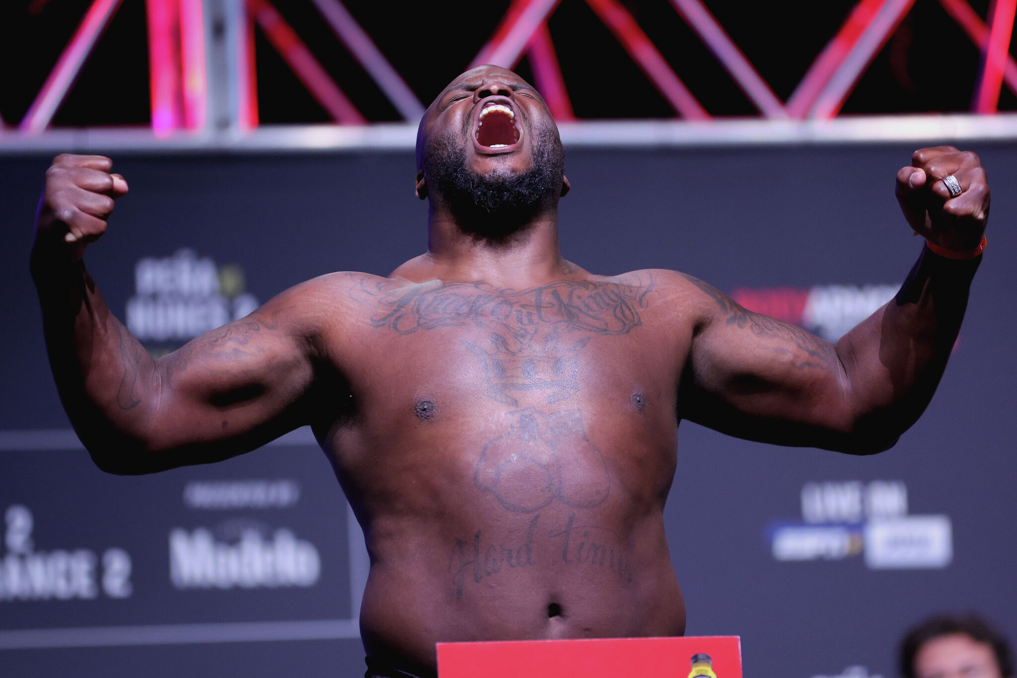 Court: Derrick Lewis arrested driving 136 mph near Houston