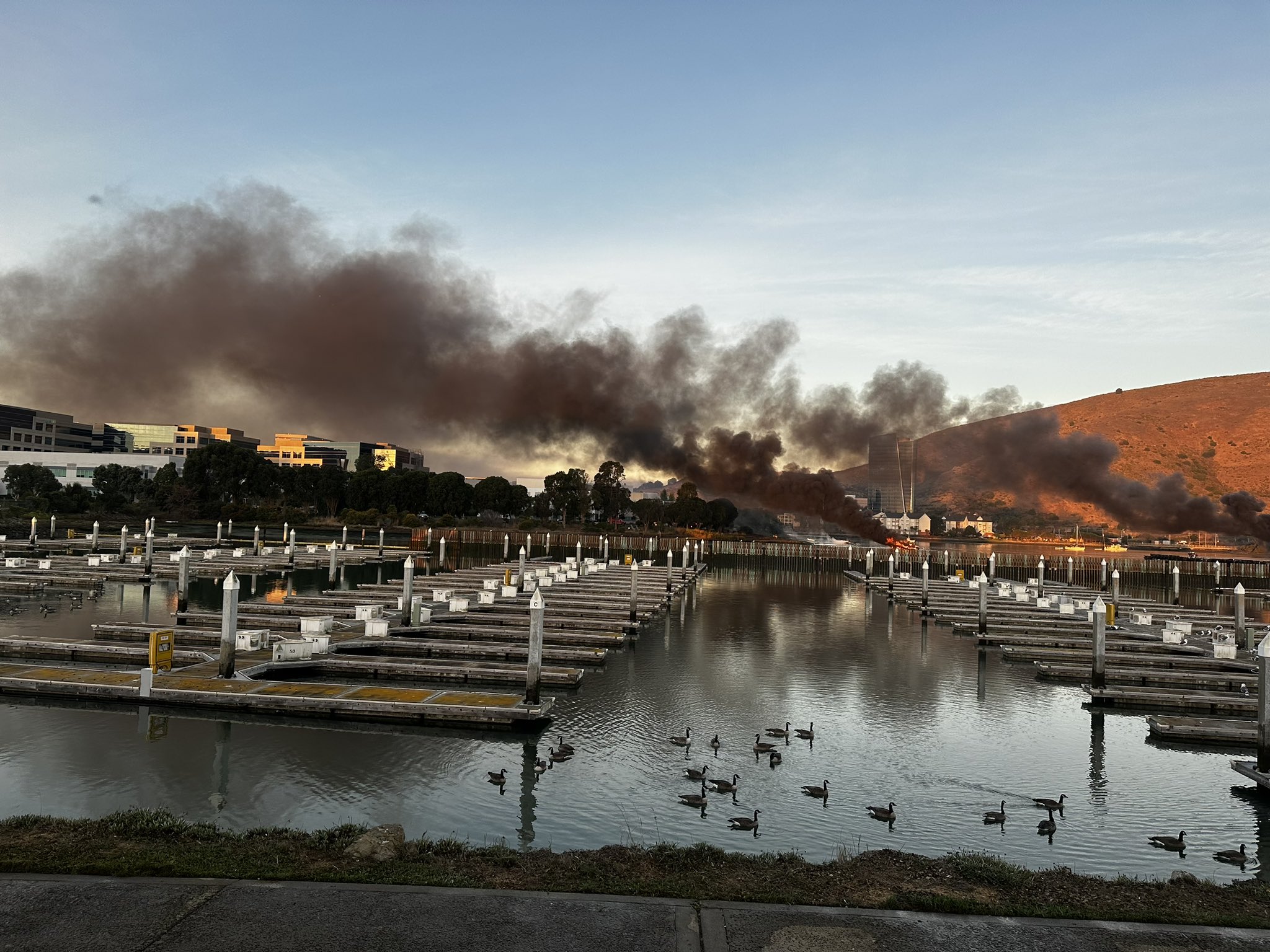 Multiple boats erupt in flames at South San Francisco marina