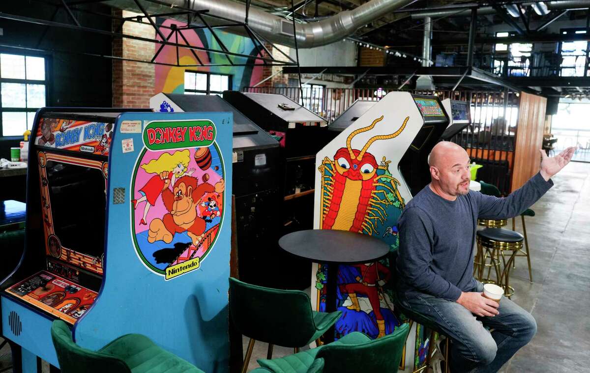 Houston hospitality trio opening bar arcade in former Conroe food hall