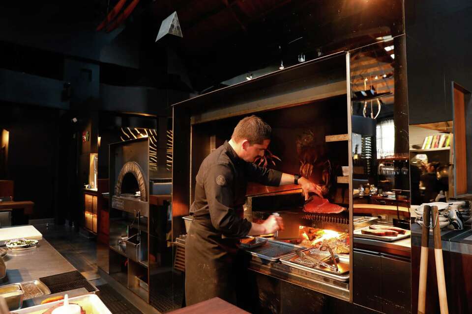 Aphotic, a Michelin-starred seafood restaurant in SF, will close.