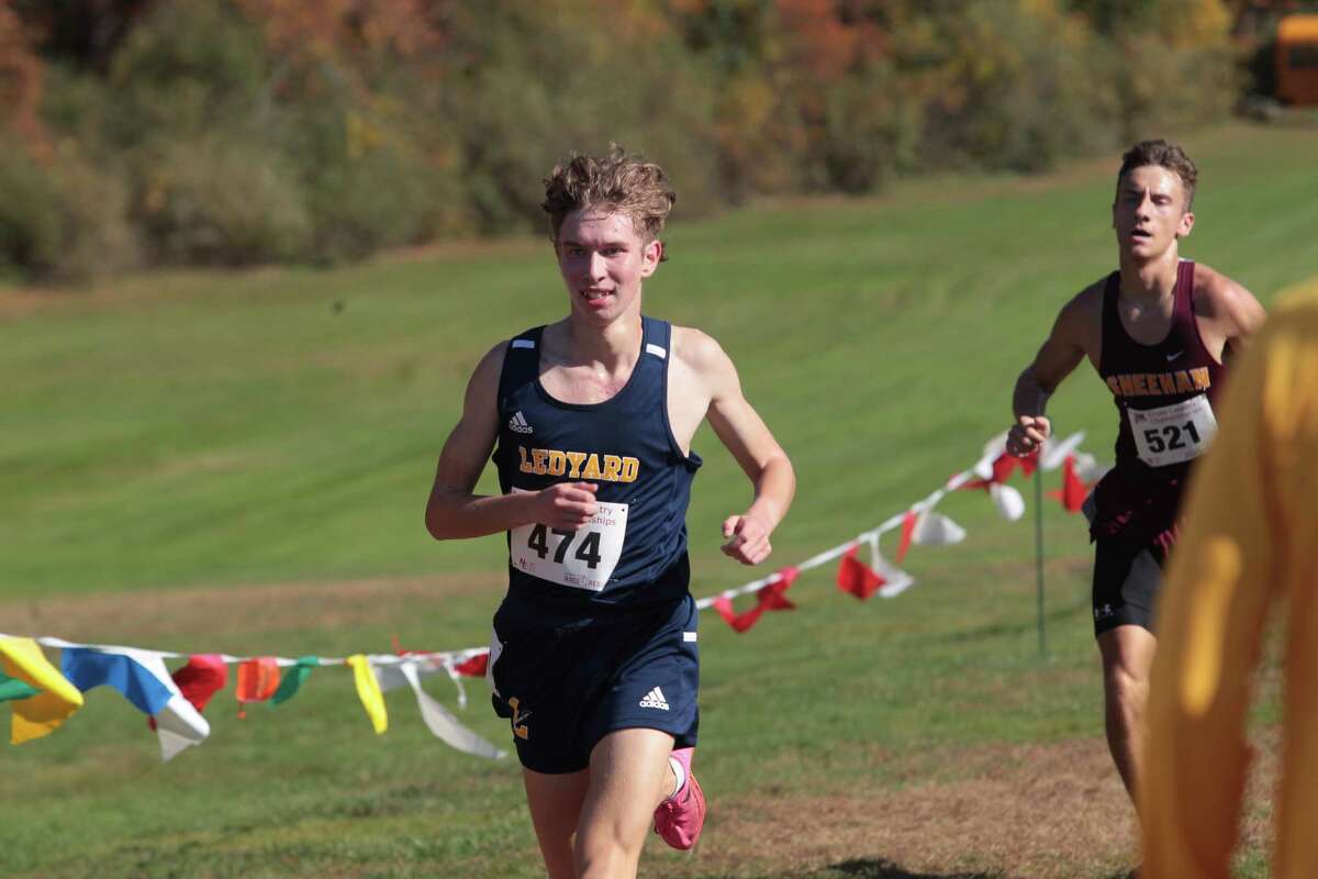 2023 CT high school boys cross country championships roundup.