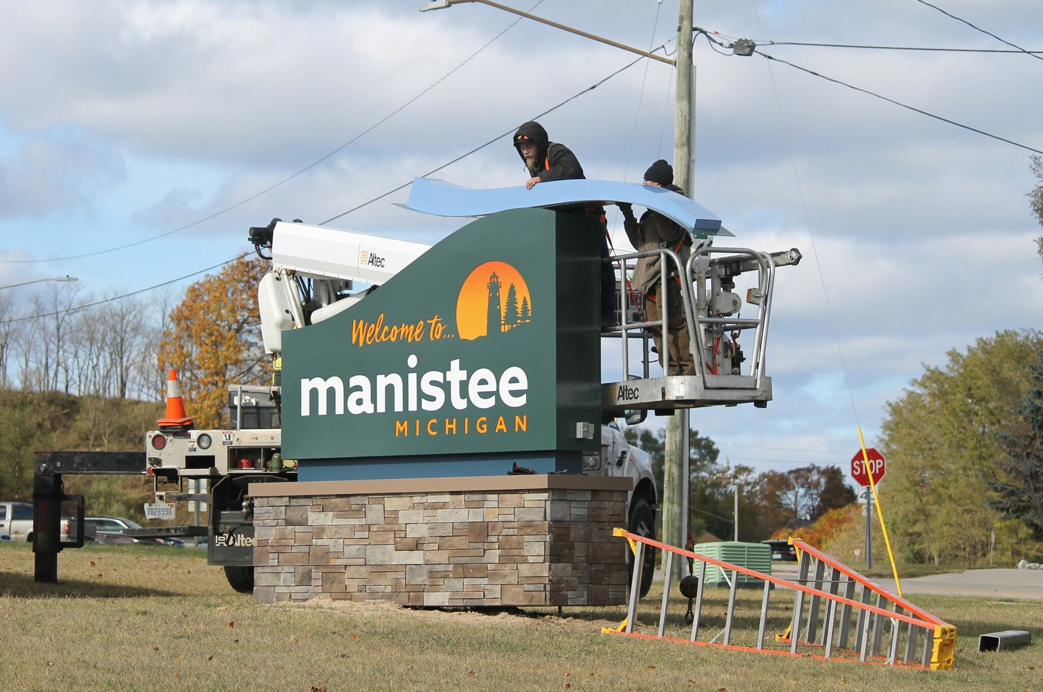 Manistee's newest signs welcome drivers on U.S. 31