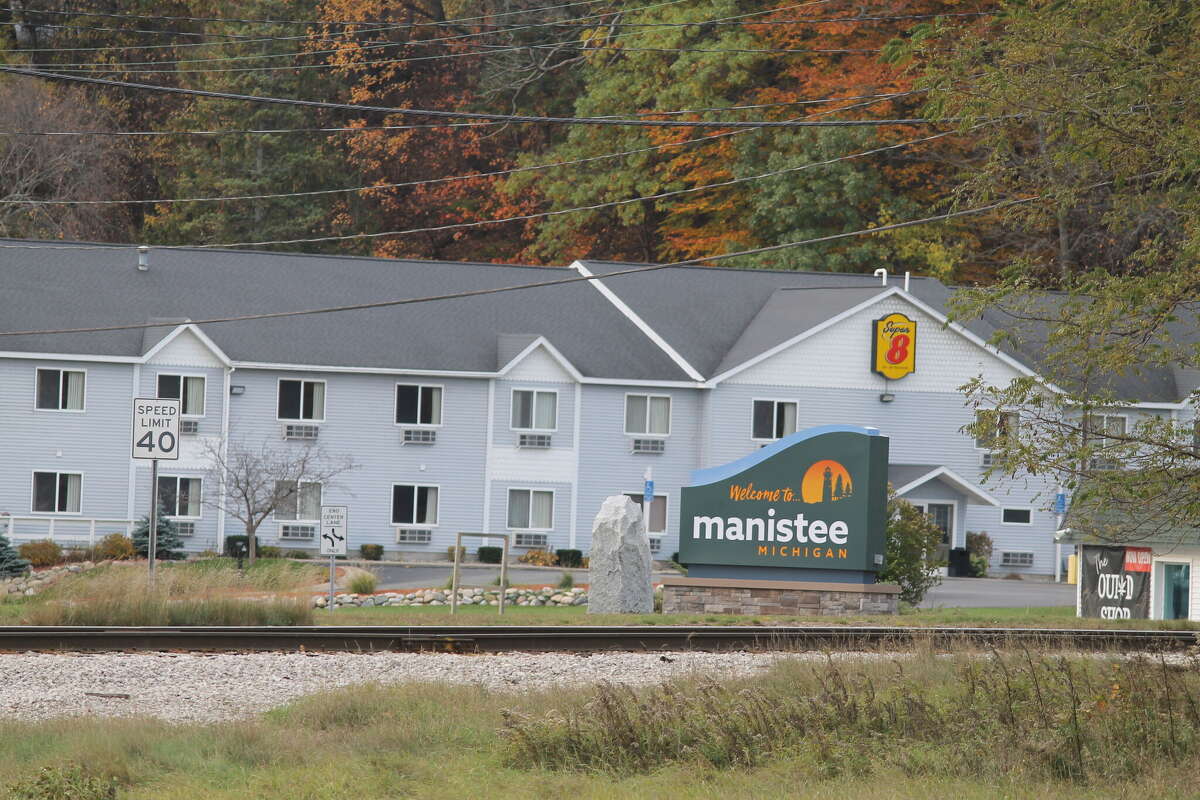 Manistee's newest signs welcome drivers on U.S. 31