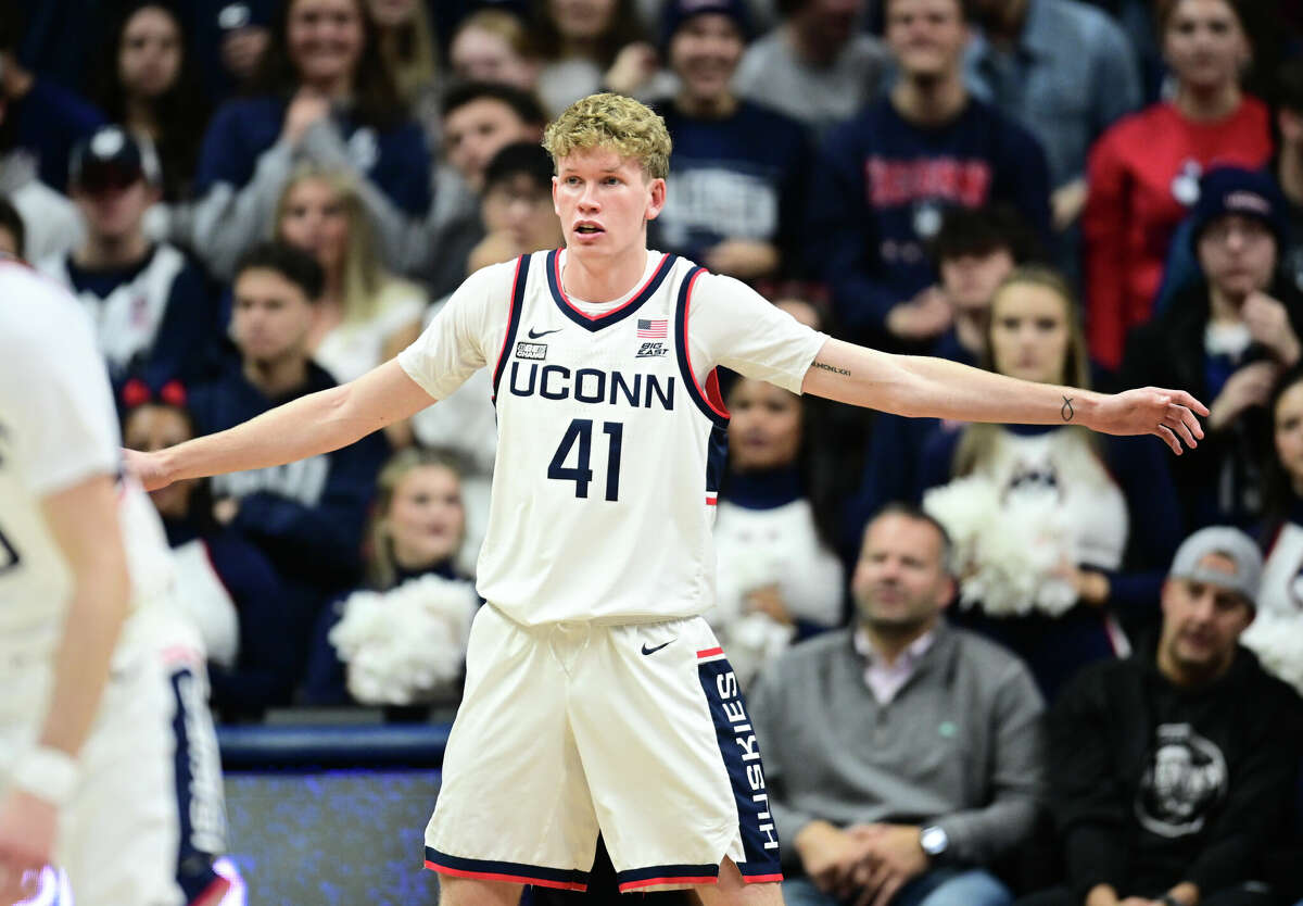 Former UConn walk-on Emmett Hendry seeks exposure at Kansas JUCO.