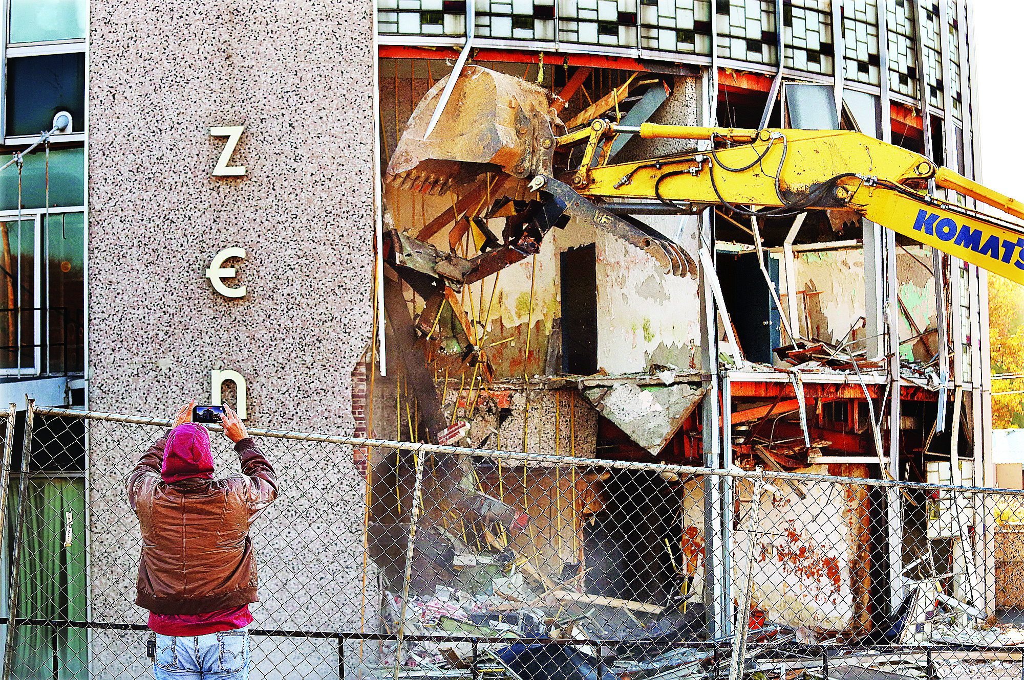 Old East Alton bank comes down