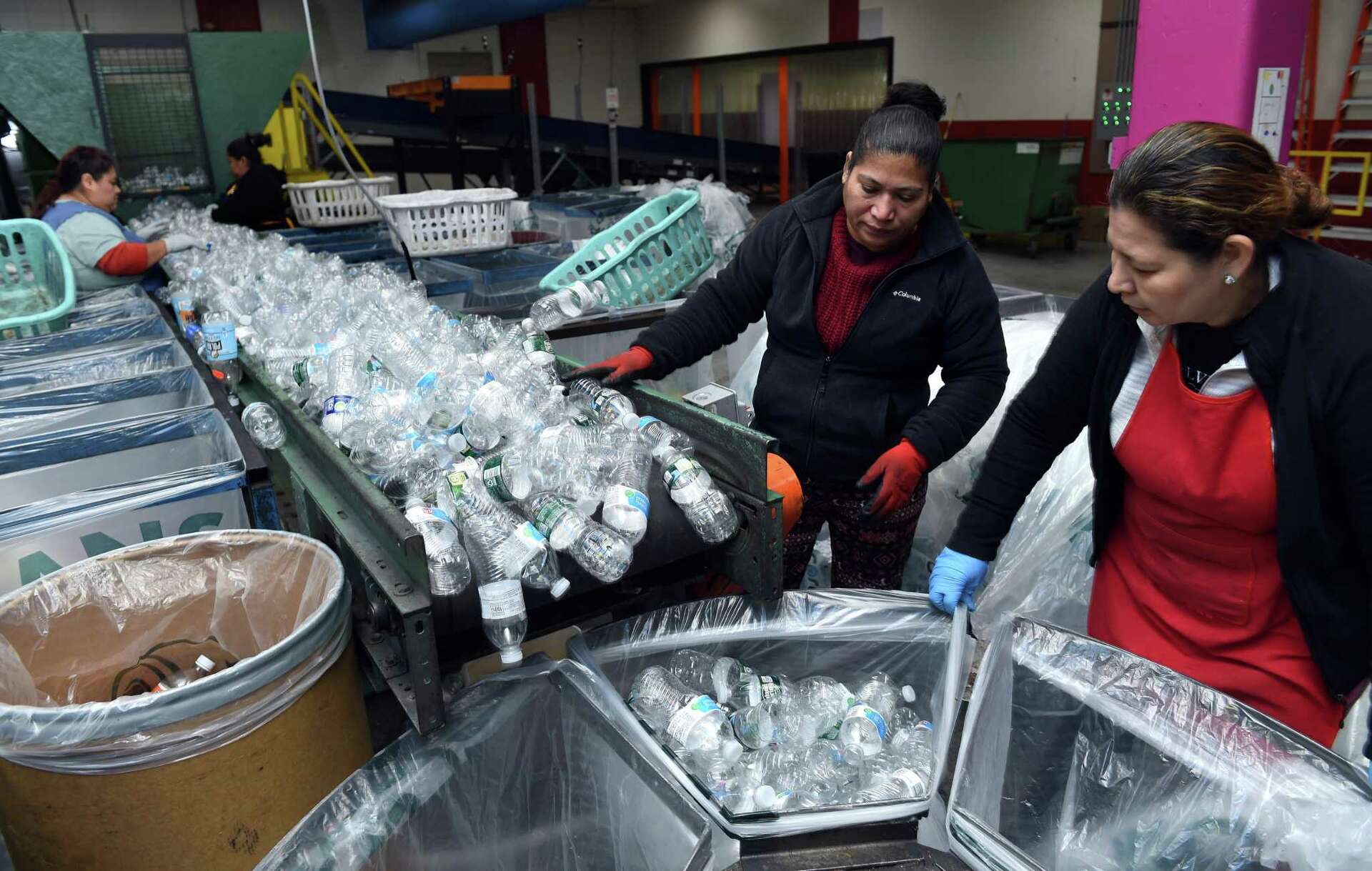 New bottle redemption center opens in Bridgeport