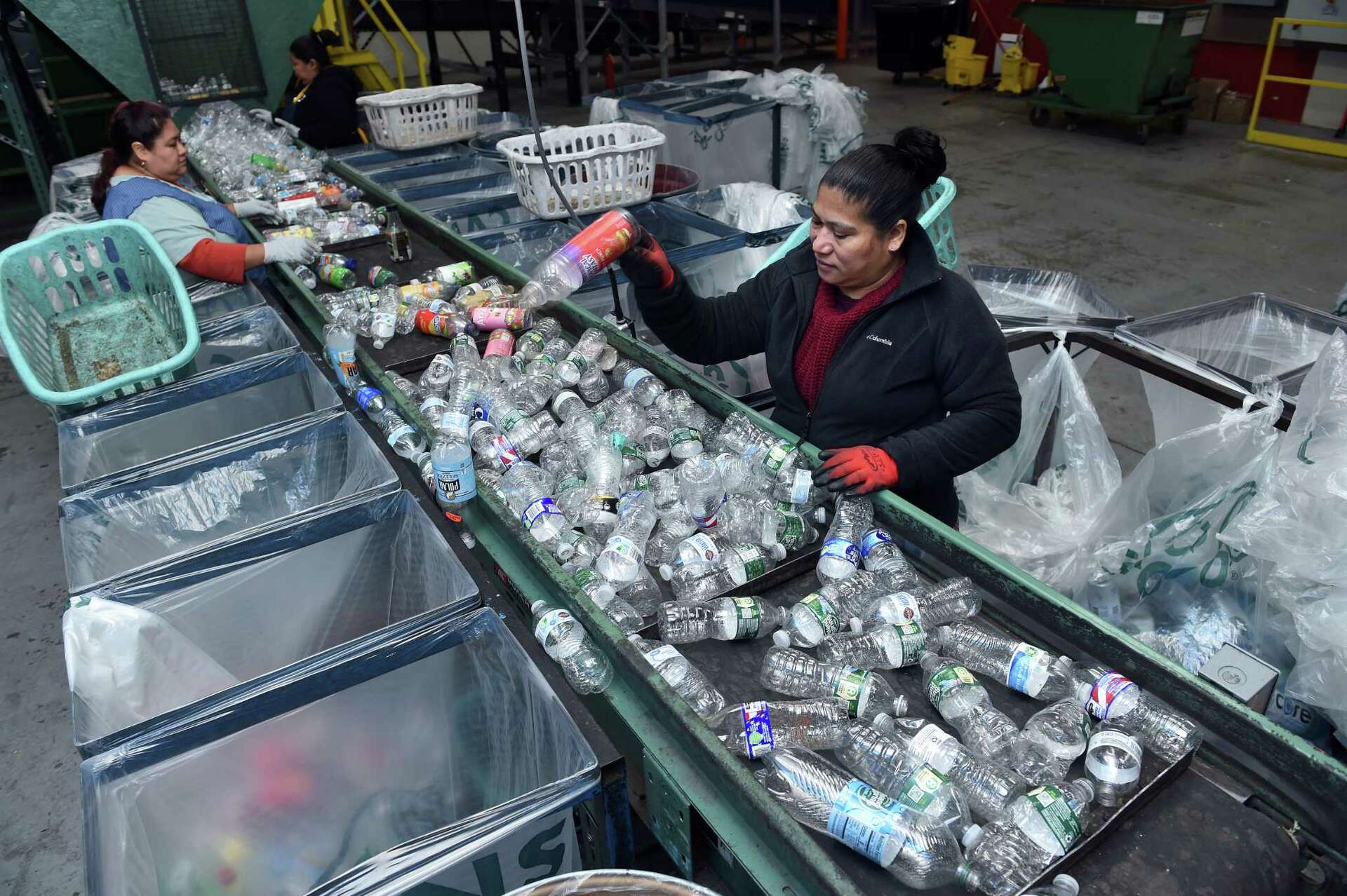 New bottle redemption center opens in Bridgeport