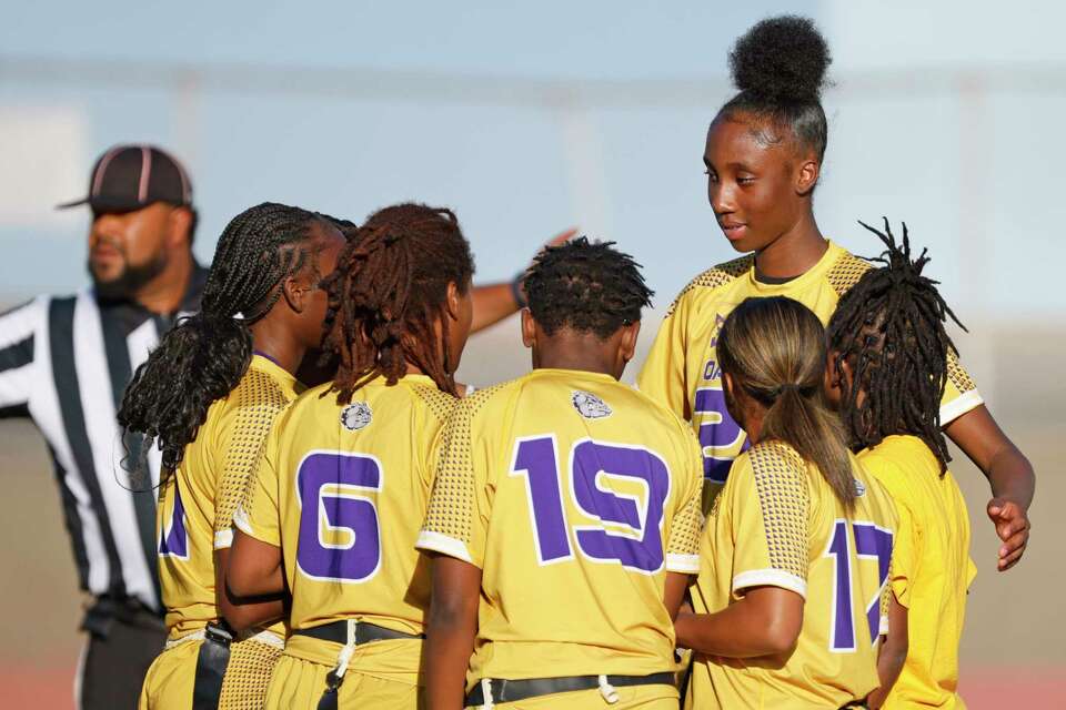 Oakland Tech QB Jhai Johnson is ‘female John Elway,’ and she can dunk