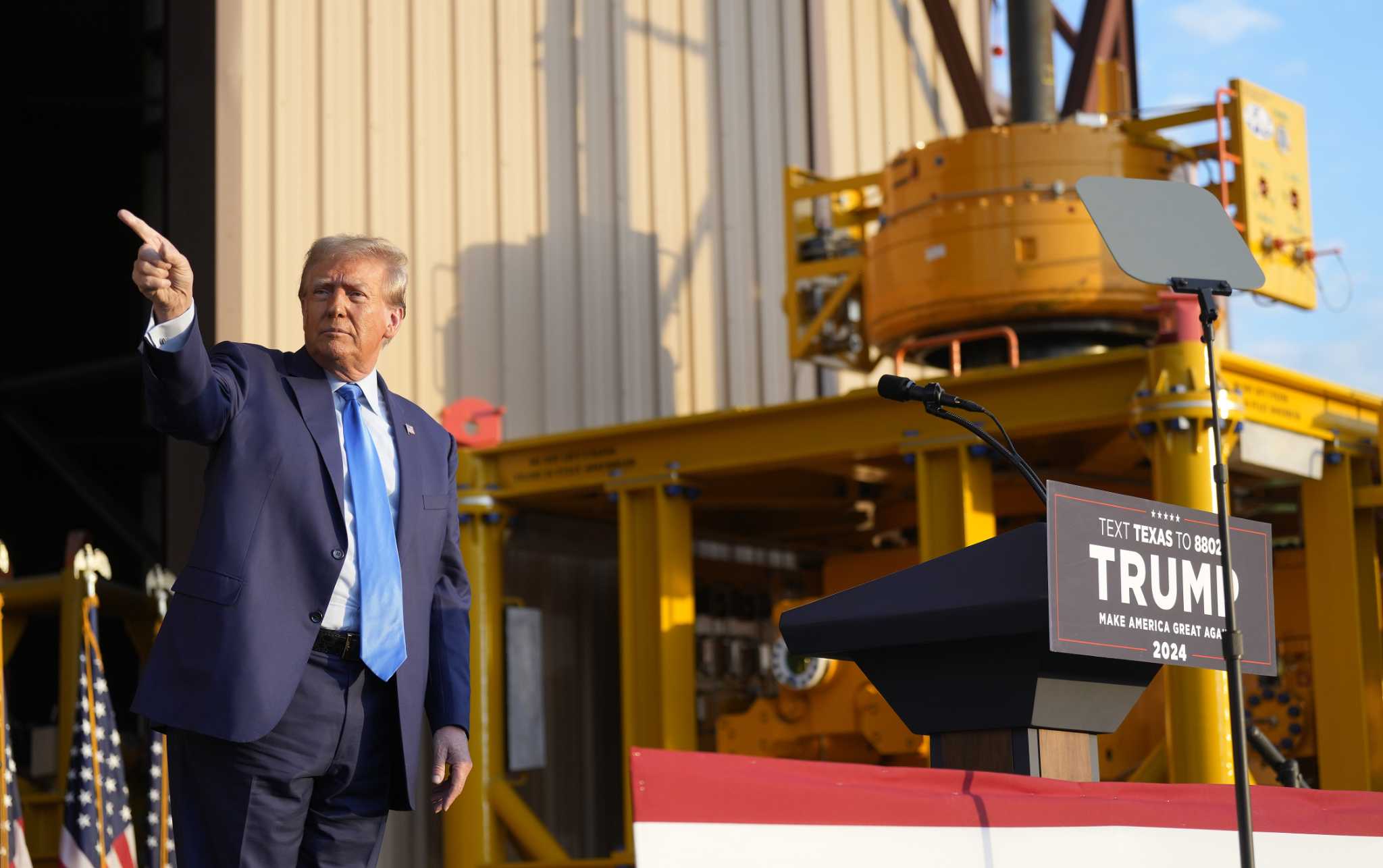 Trump supporters turn out for former president at Houston-area rally