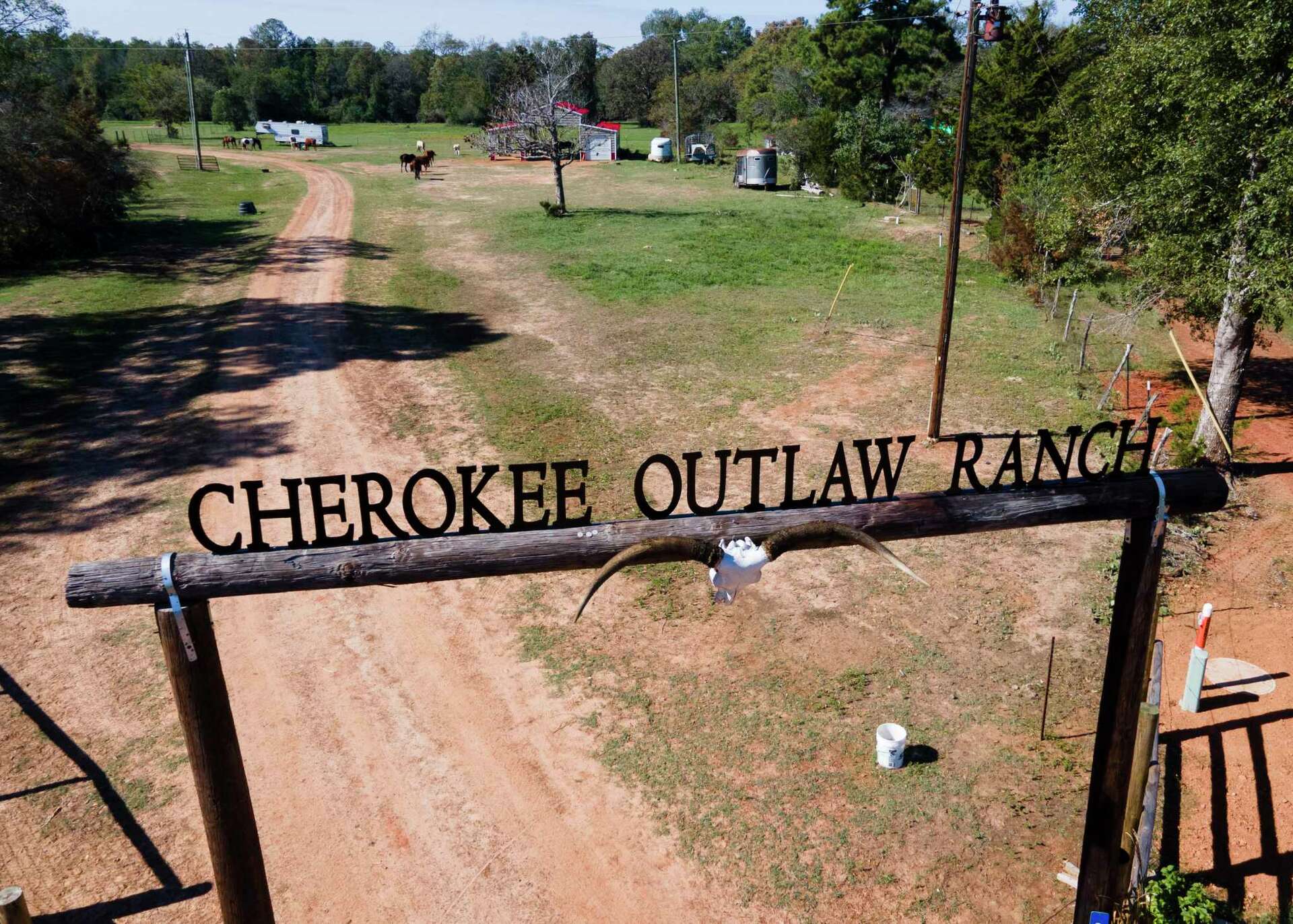 Willis nonprofit Cherokee Outlaw Ranch uses horses to help with trauma