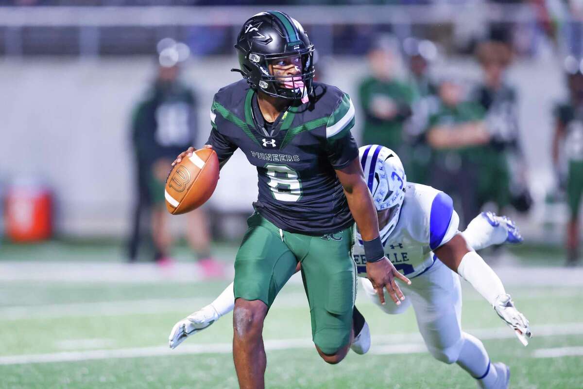 Houston football: Young Iowa Colony squad looks to make playoff noise