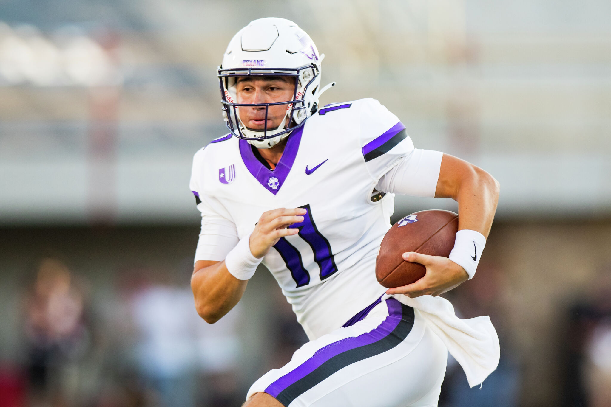 Victor Gabalis' 5 TDs leads Tarleton State past Stephen F. Austin