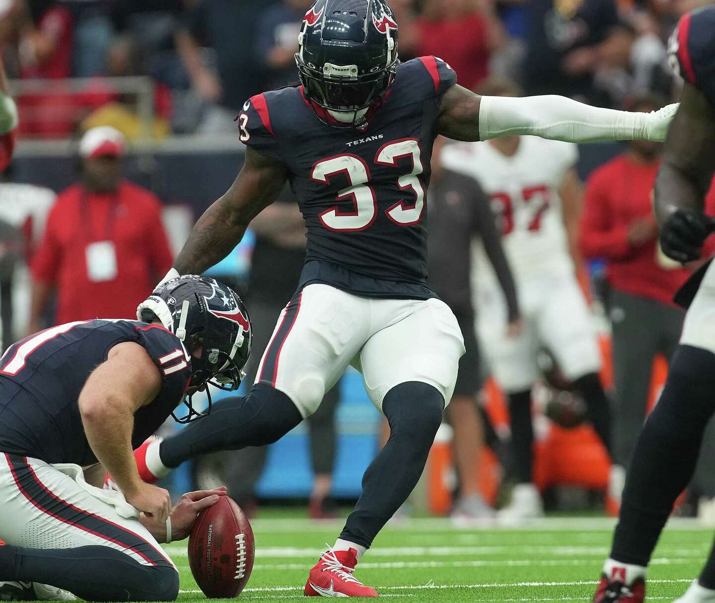 Texans Dare Ogunbowale explains growth into emergency kicker after win