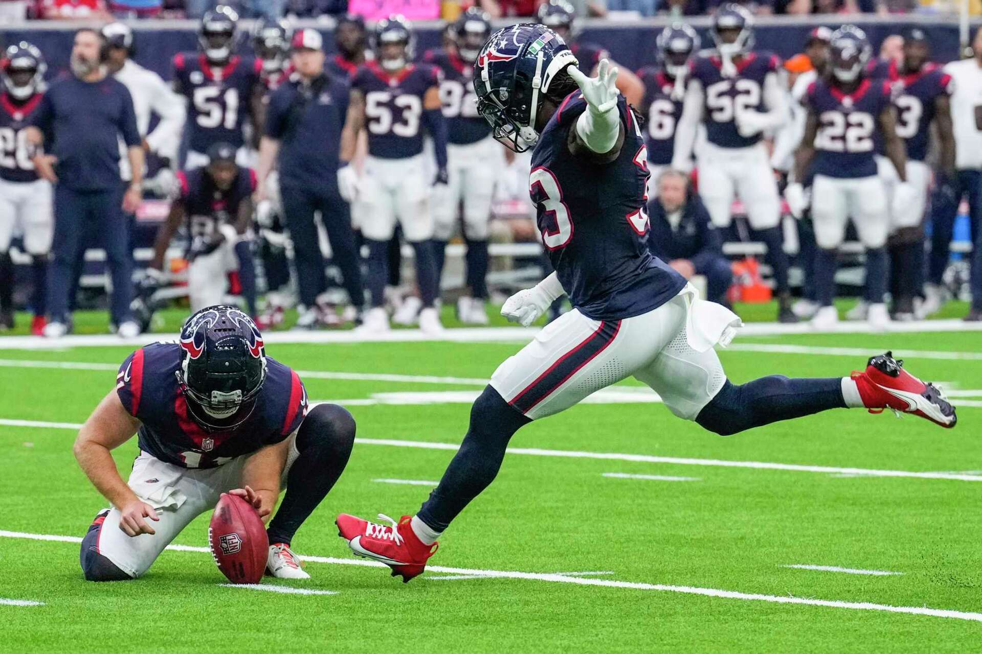 Texans Dare Ogunbowale explains growth into emergency kicker after win