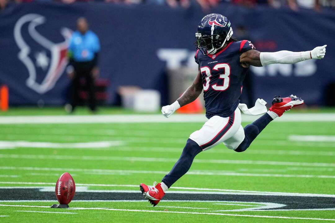 Texans Dare Ogunbowale explains growth into emergency kicker after win