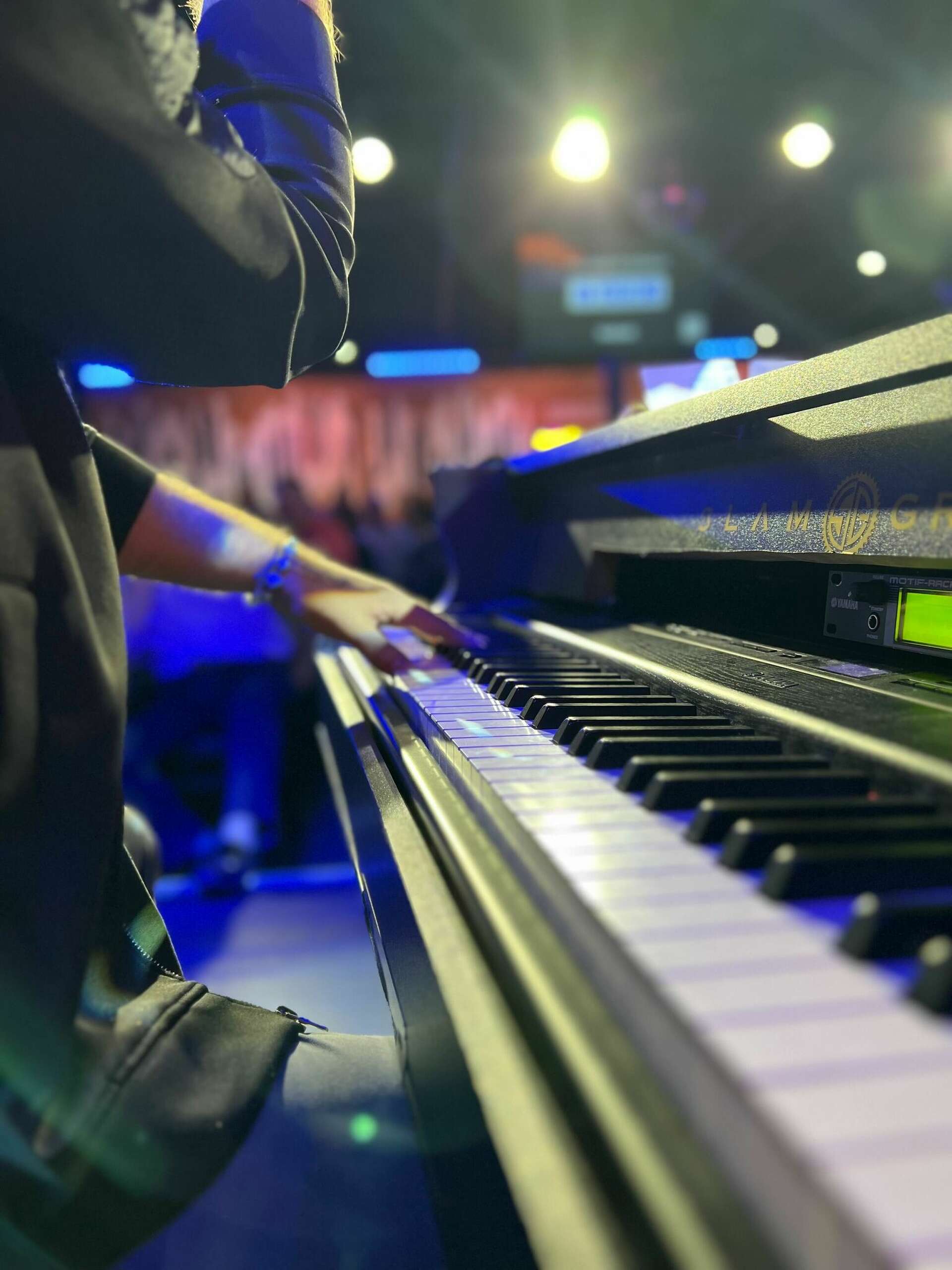 Two Tones Piano Bar in The Woodlands blends comedy with music