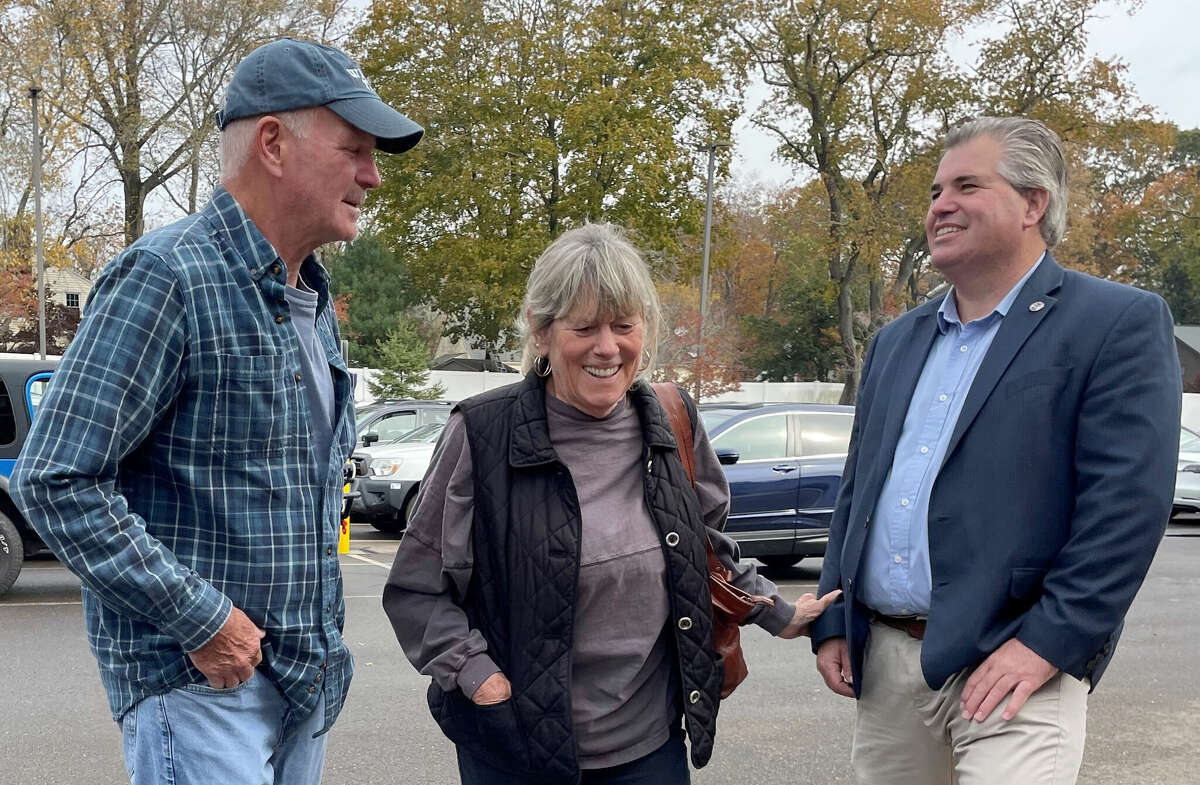 Madison First Selectman Peggy Lyons beats challenger to win 3rd term