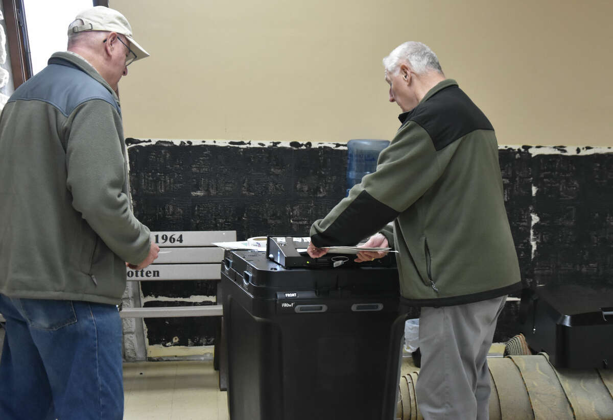 Manistee residents trickle into voting booths on Election Day