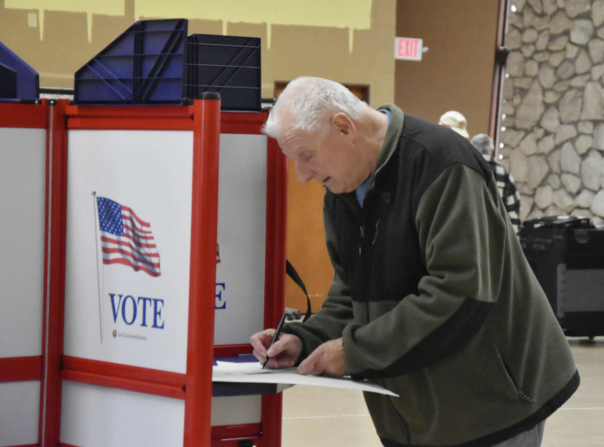 Manistee residents trickle into voting booths on Election Day