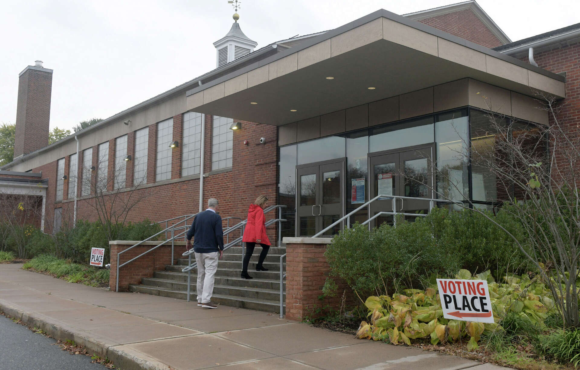 Incumbent wins Manchester election for mayor after uncontested race
