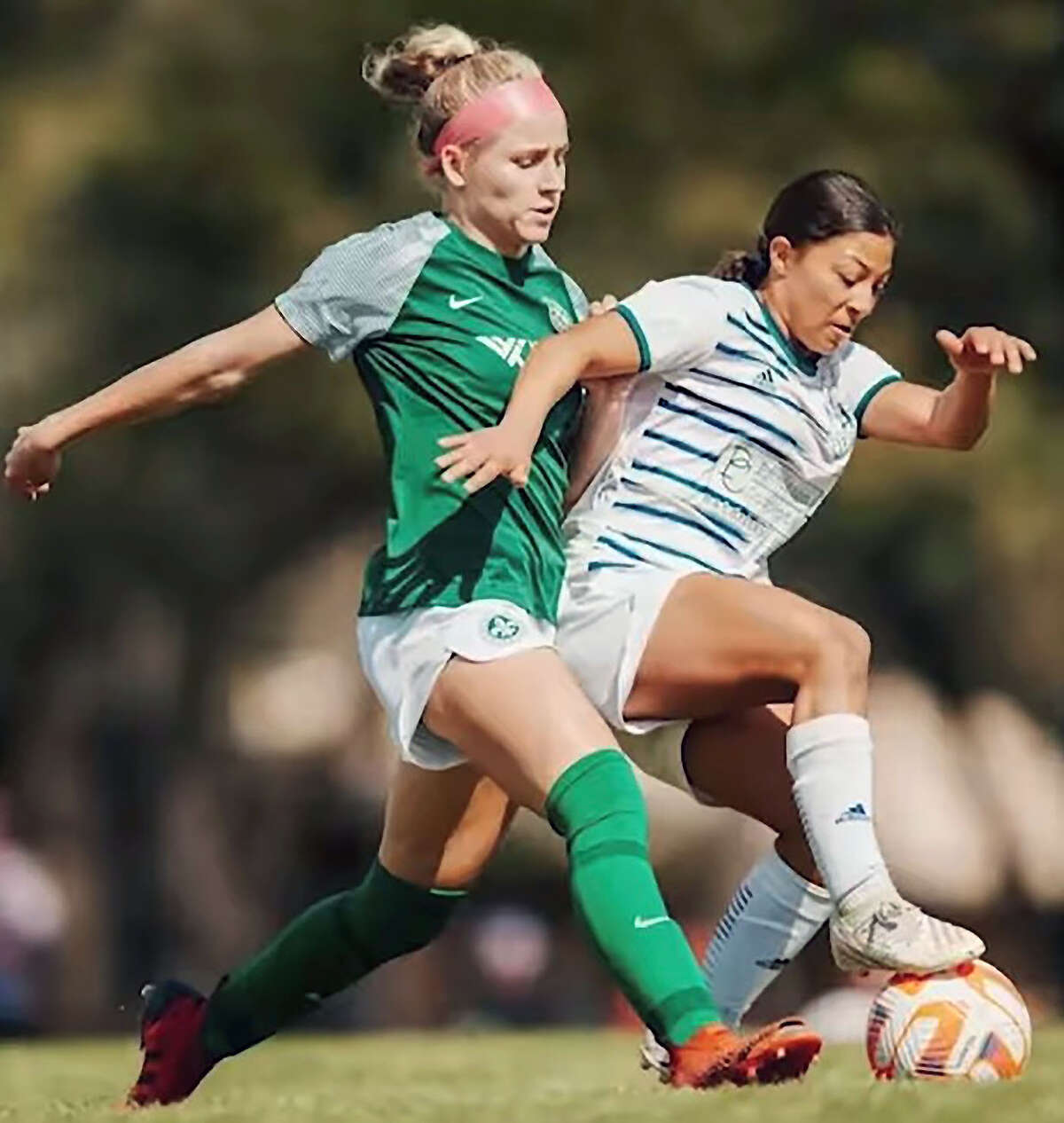 Lily Freer commits to play soccer at Stanford University