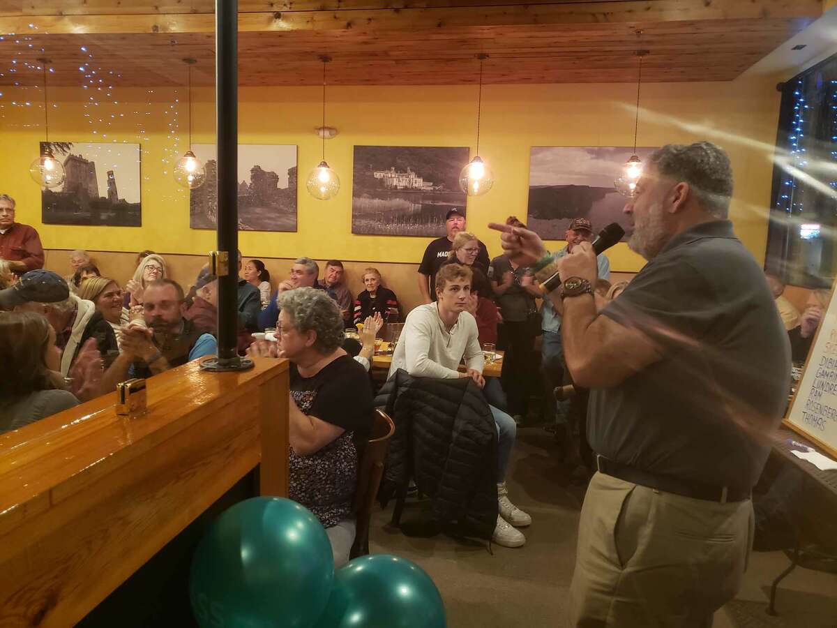 New Milford Mayor Pete Bass wins reelection over Tom O'Brien