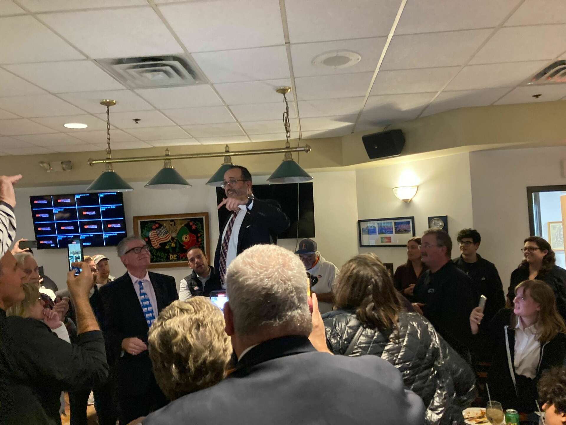 Danbury Democrat Roberto Alves upsets GOP Mayor Dean Esposito