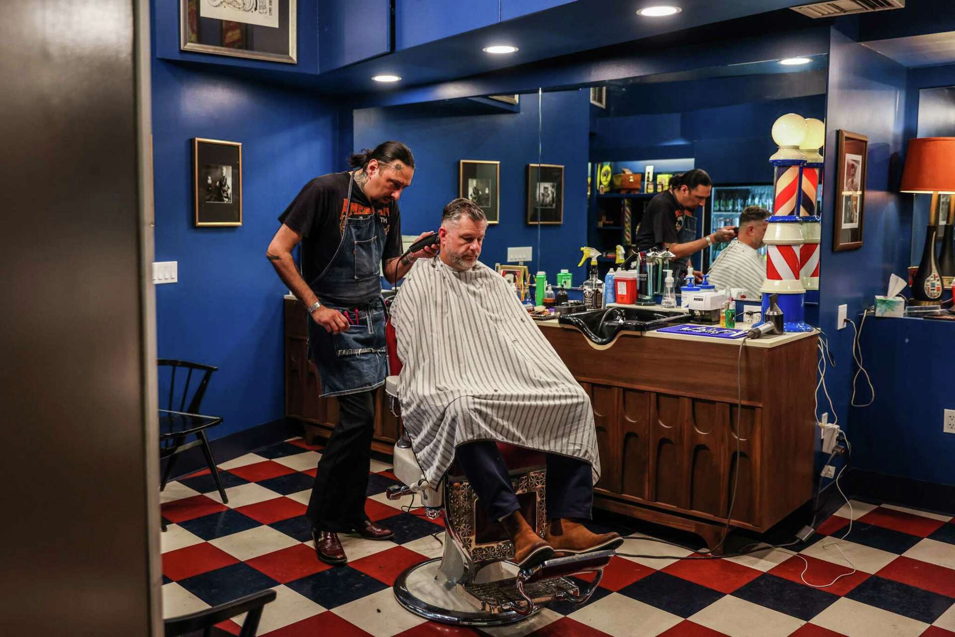 He used to be homeless. Now he cuts hair under an S.F. BART tunnel