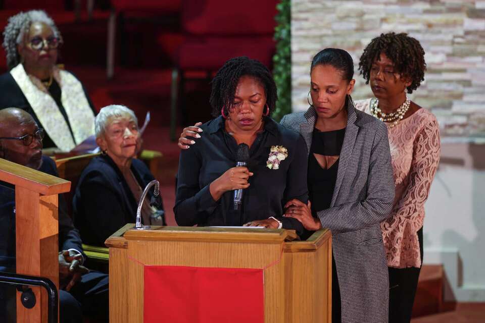 Slain young Bay Area mother and future lawyer mourned in Oakland