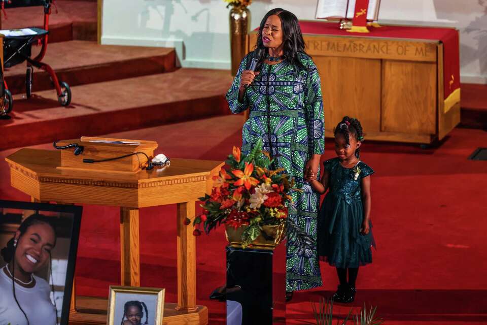 Slain young Bay Area mother and future lawyer mourned in Oakland