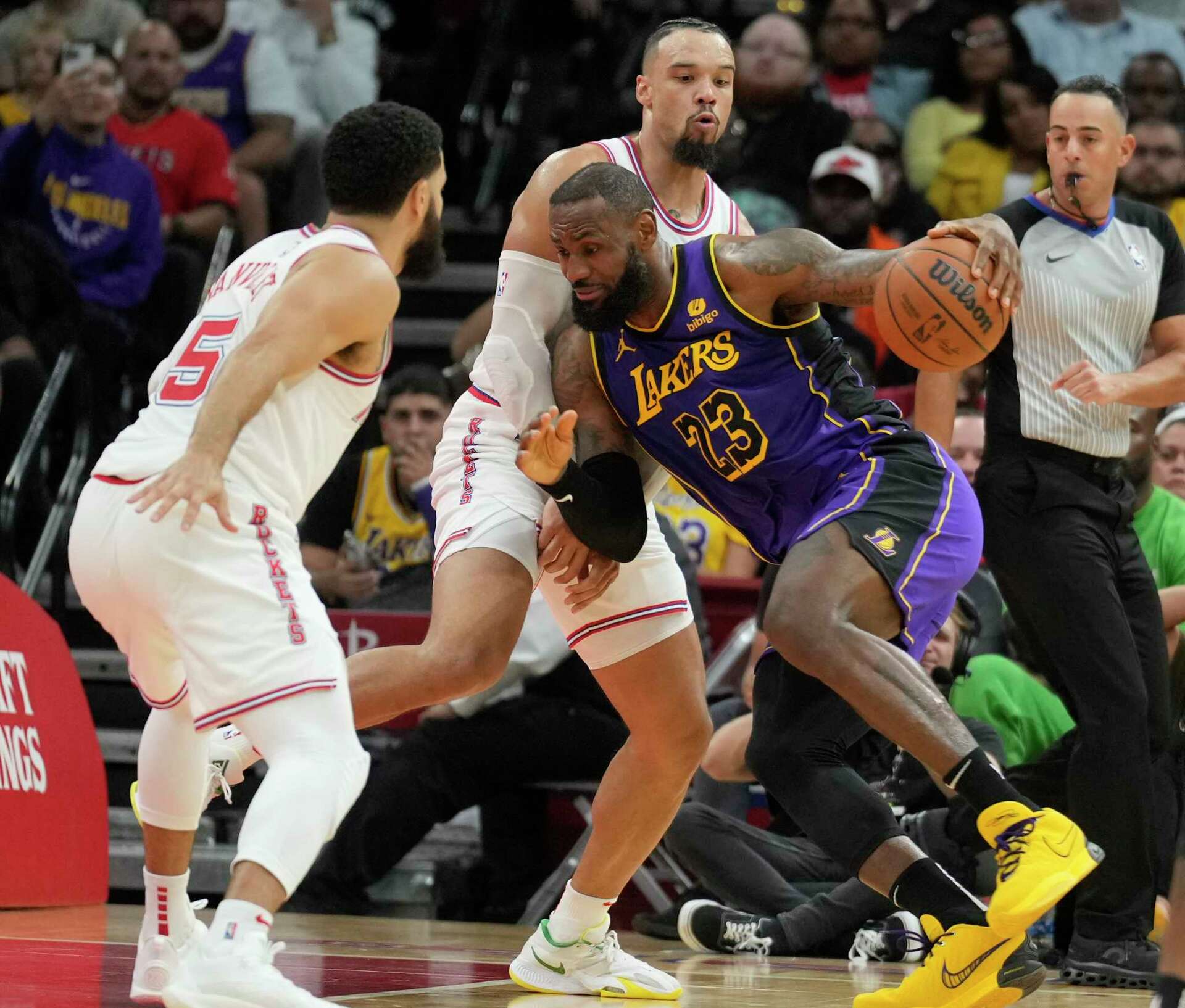 Houston Rockets roll to fourth straight win with rout of L.A. Lakers