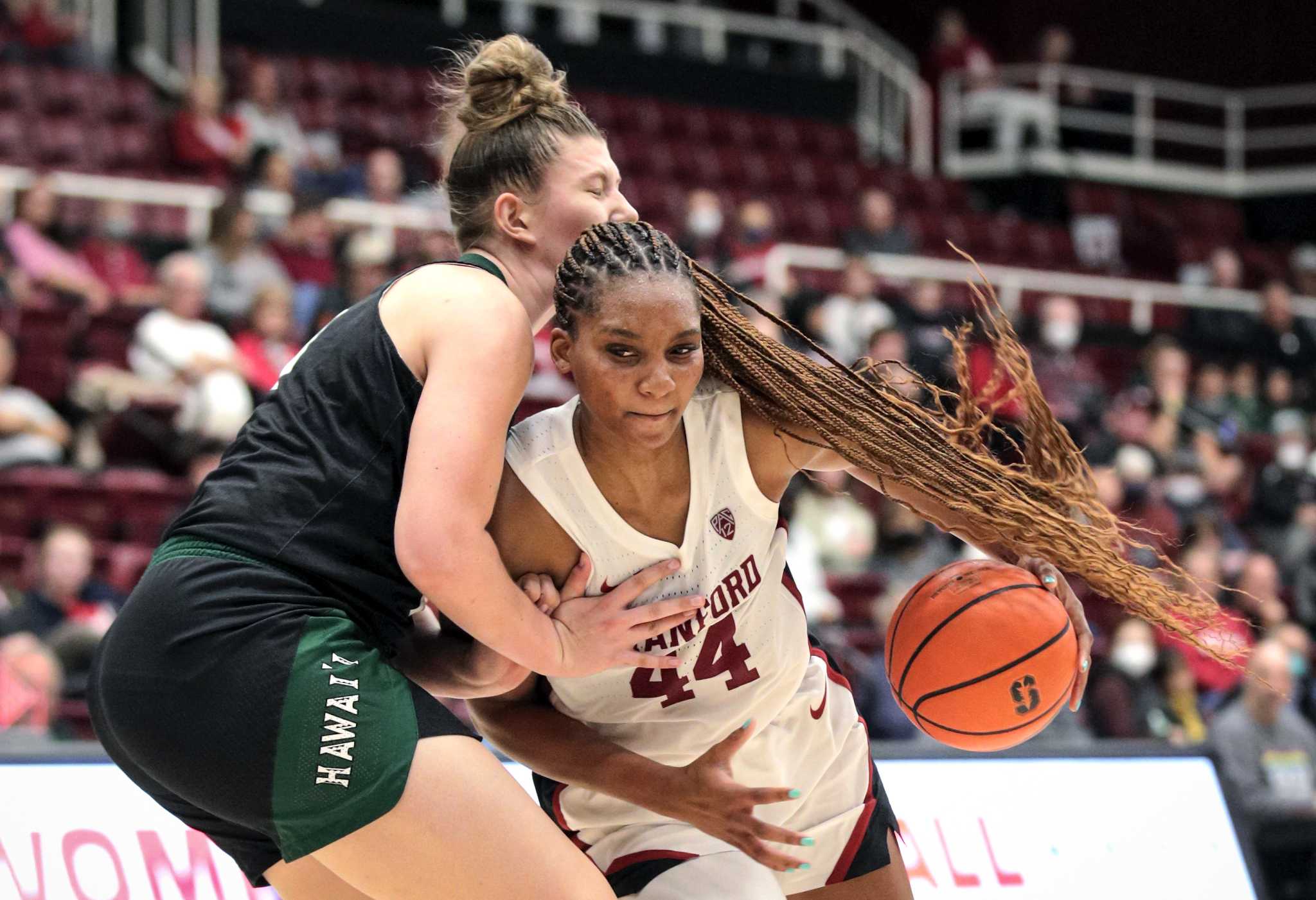 Kiki Iriafen leads up-tempo Cardinal women in opening win over Hawaii