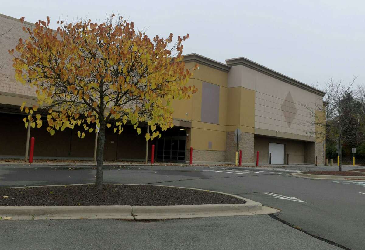 Long-vacant Sam's Club building in Manchester may get a new tenant