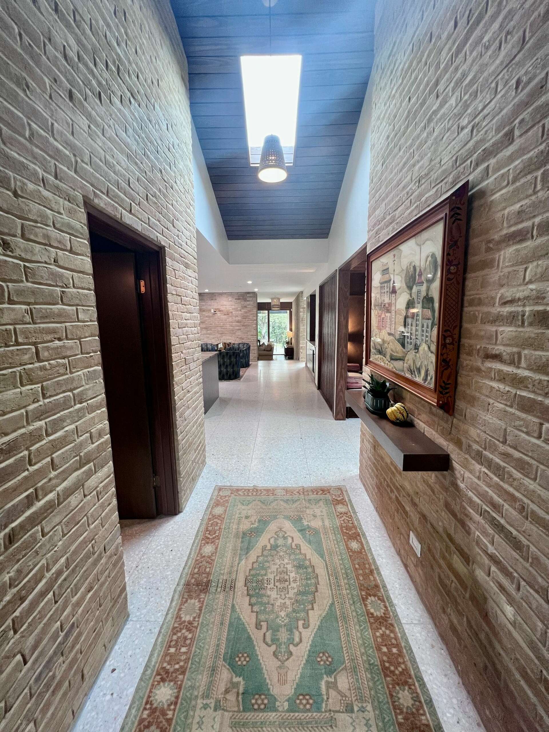 San Antonio couple modernizes 60-year-old O'Neil Ford house