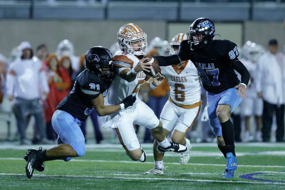Harlan football holds off Eagle Pass in bi-district playoff