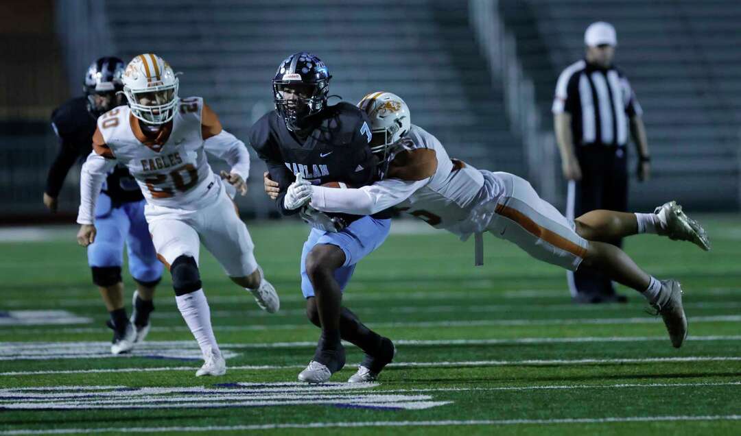Harlan football holds off Eagle Pass in bi-district playoff
