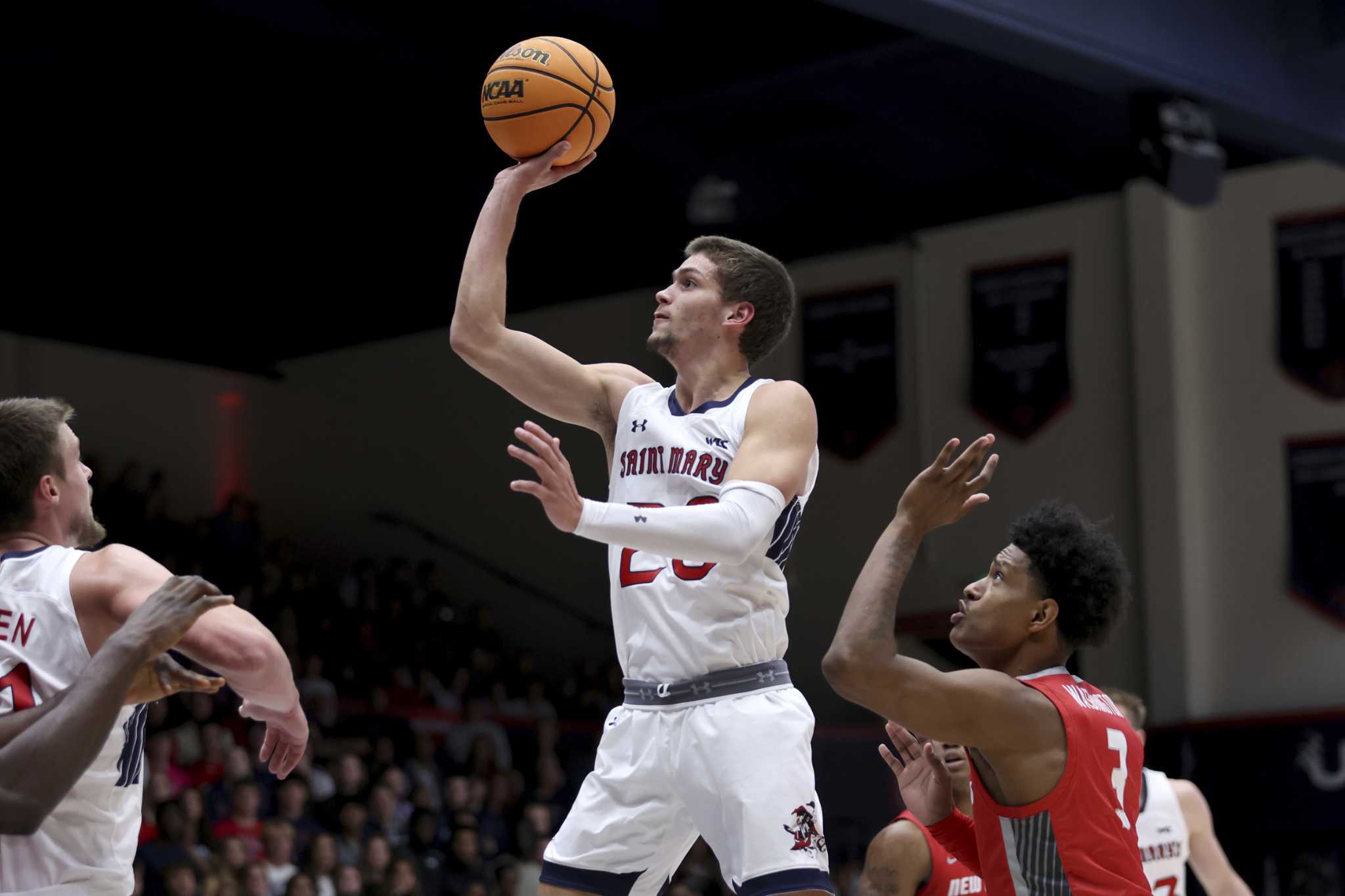 Aidan Mahaney scores 25 points as St. Mary’s rolls over New Mexico