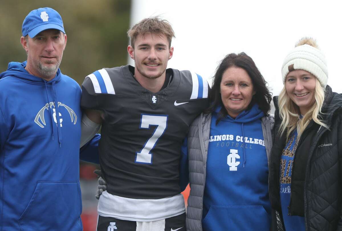 Going for it: Big Saturday ahead for Brunstein, Illinois College