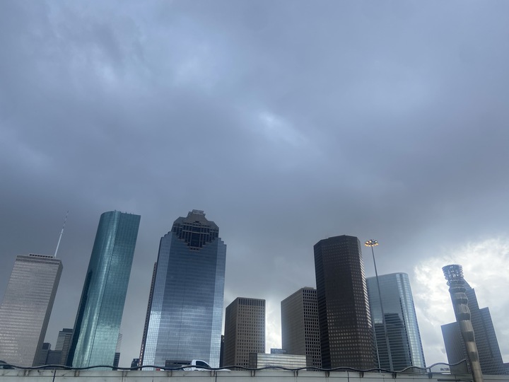 Houston facing cold temps, steady rain ahead of stormy week