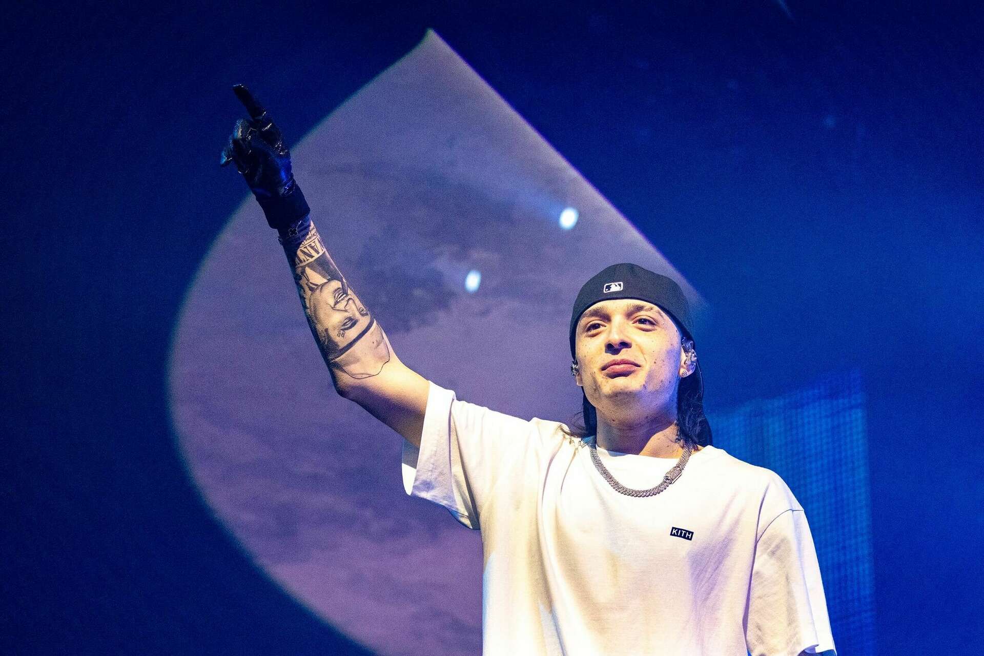 Drake brings Peso Pluma onstage during San Antonio show