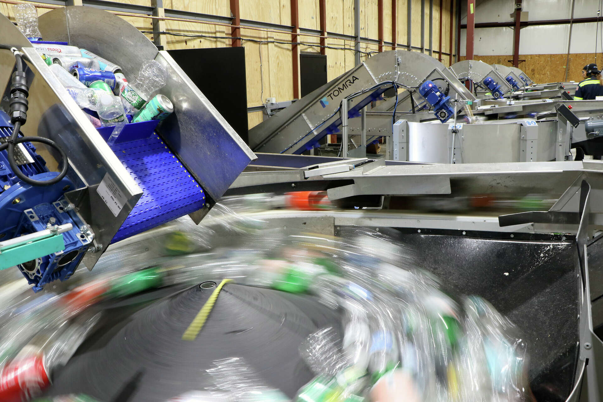New Stratford redemption center aims to make recycling bottles faster
