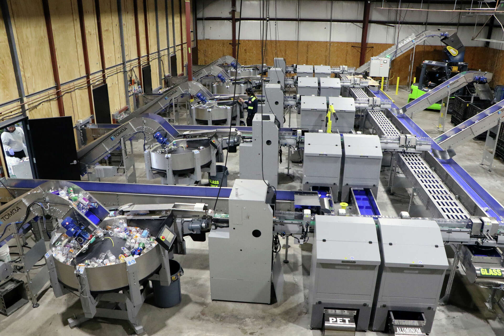 New Stratford redemption center aims to make recycling bottles faster