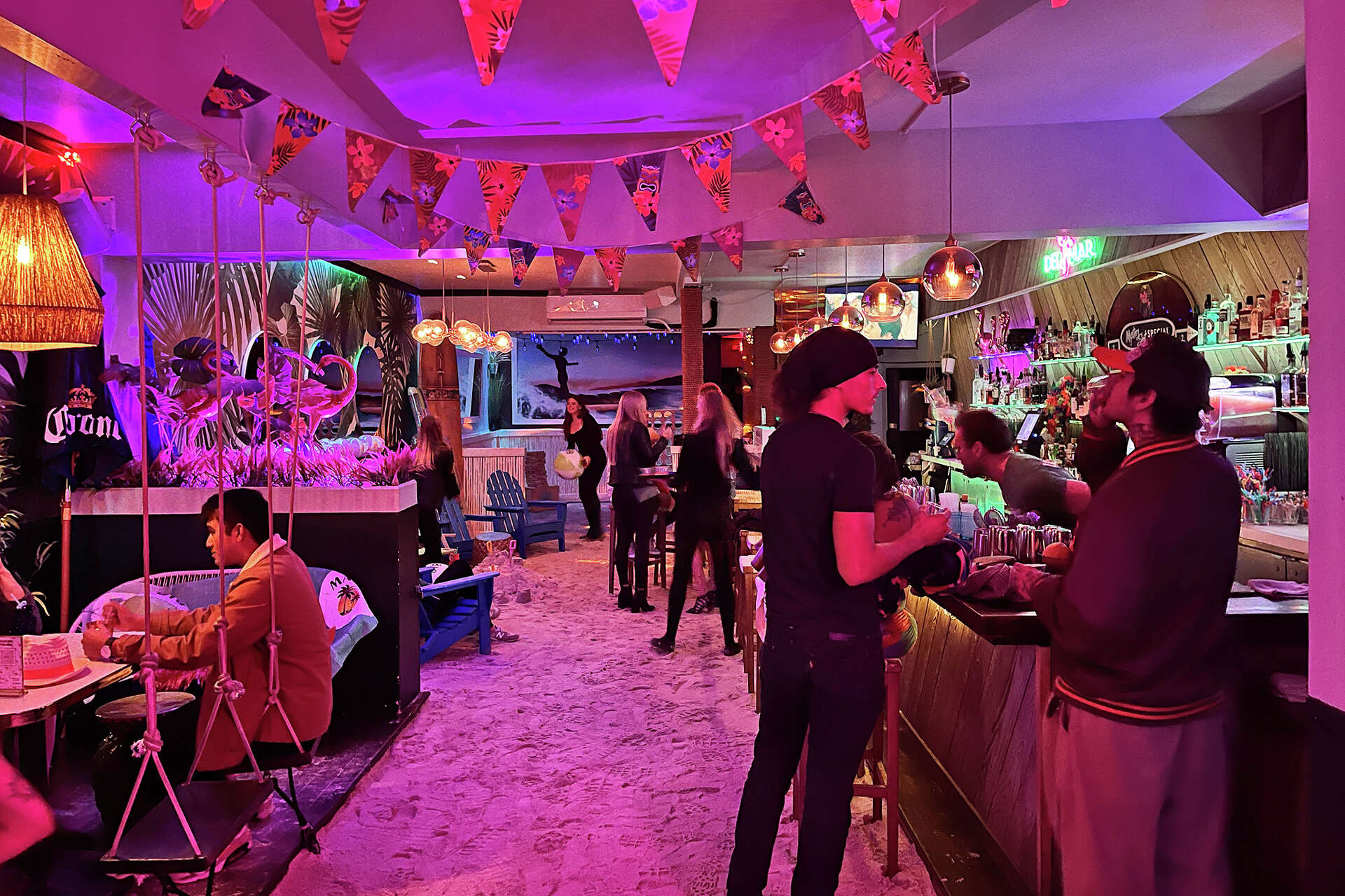 This SF bar is filled with 6 tons of sand. Customers are confused.