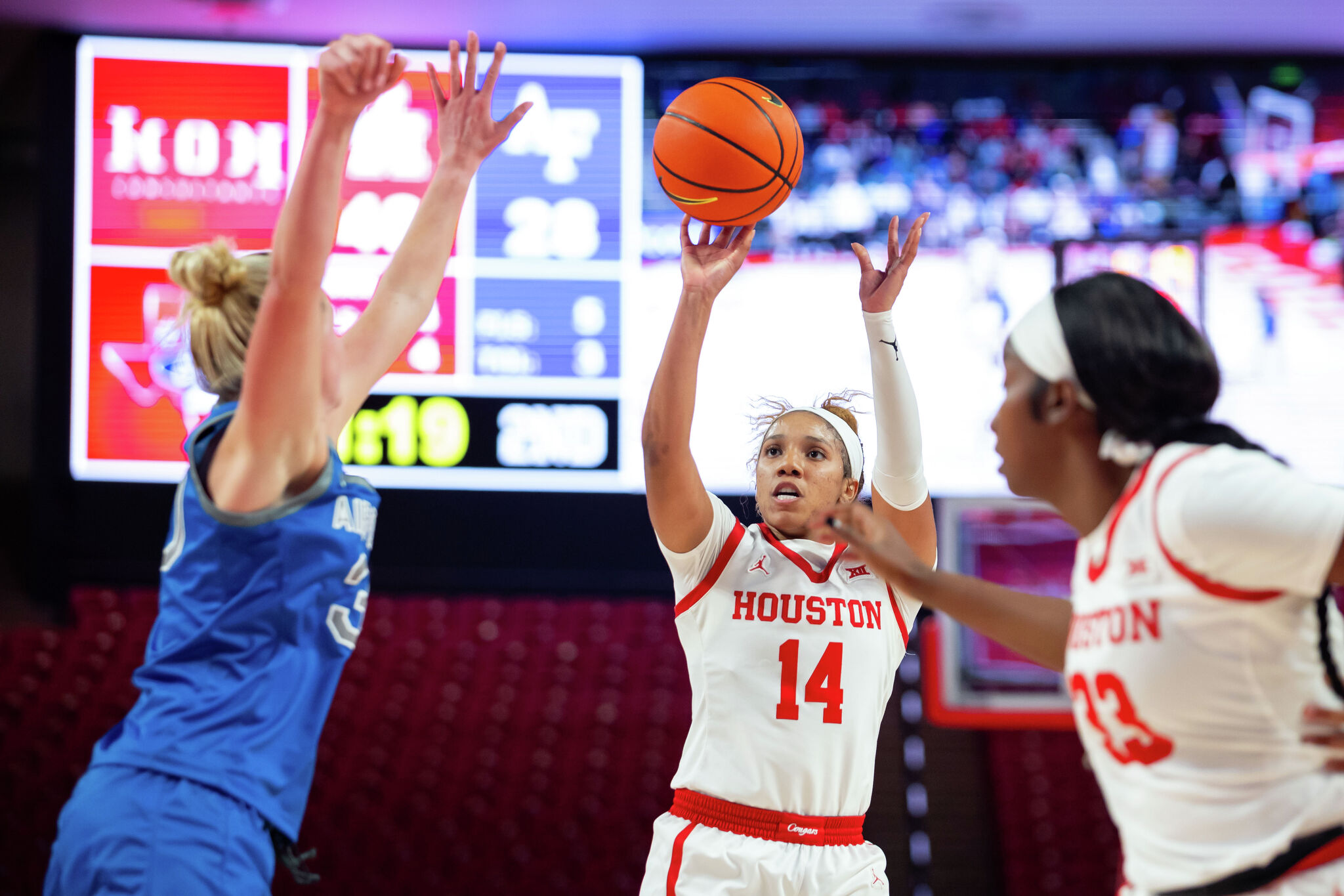 UH women's basketball cruises to season-opening win over Air Force